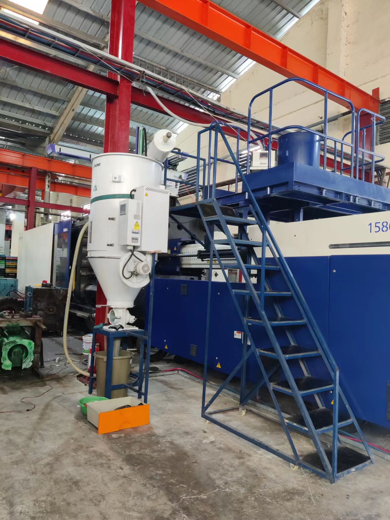 Hopper Dryer: Essential in Plastic Manufacturing